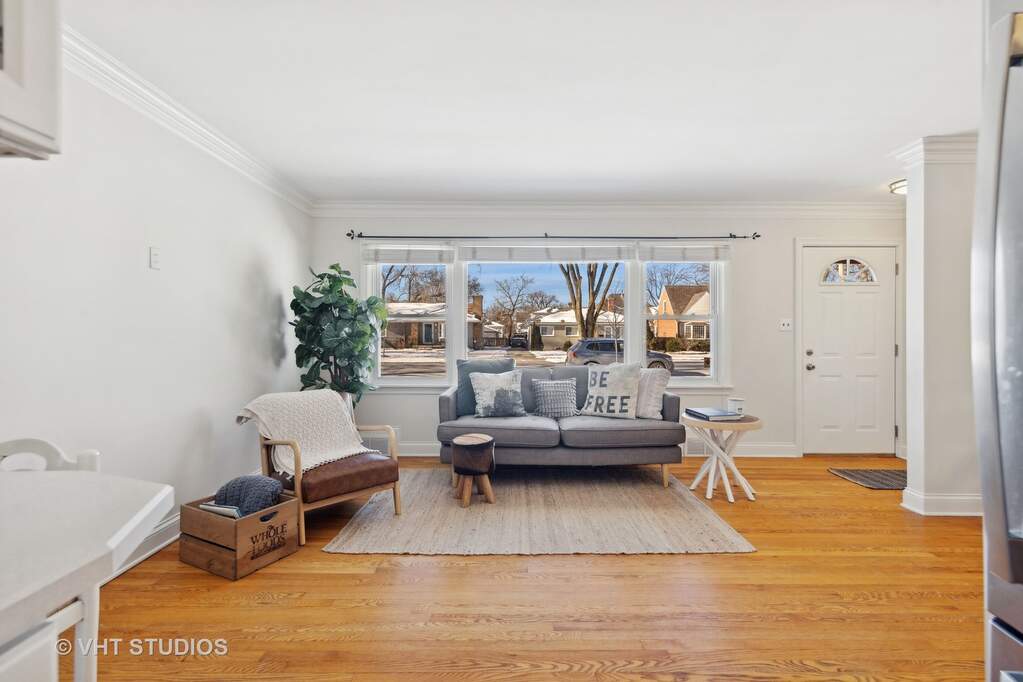 789 S Spring Road, Elmhurst, IL 60126 | MLS# 12320423 | @properties ...